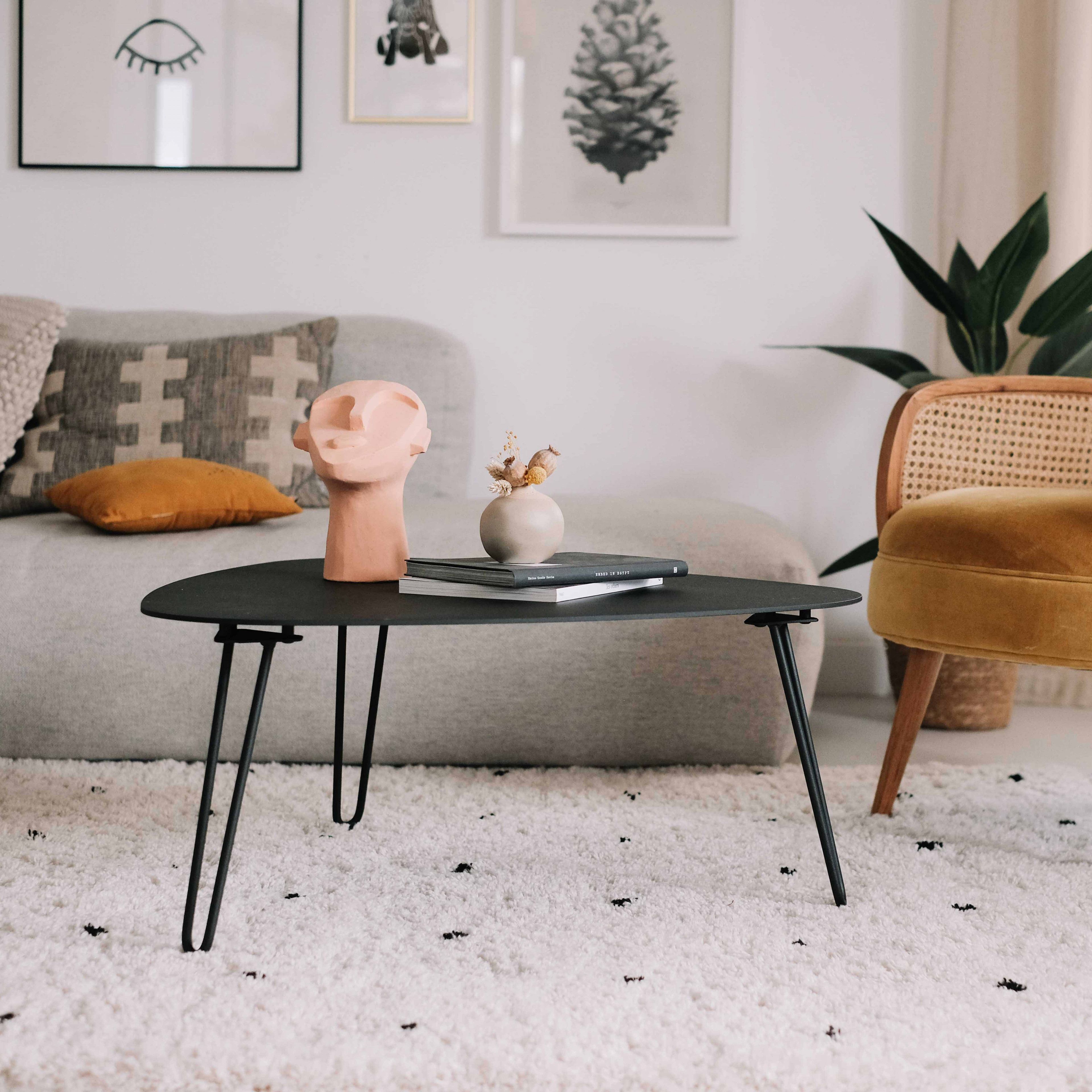 Table basse en métal triangulaire 76x74 cm | Oviala