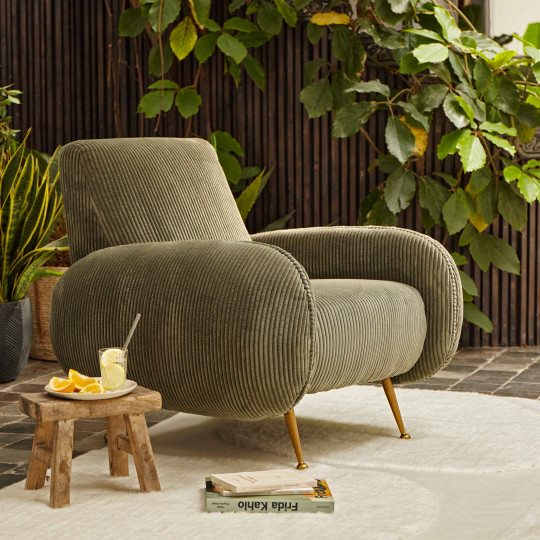 Fauteuil vintage en velours côtelé et pieds en métal doré FSC® | Oviala