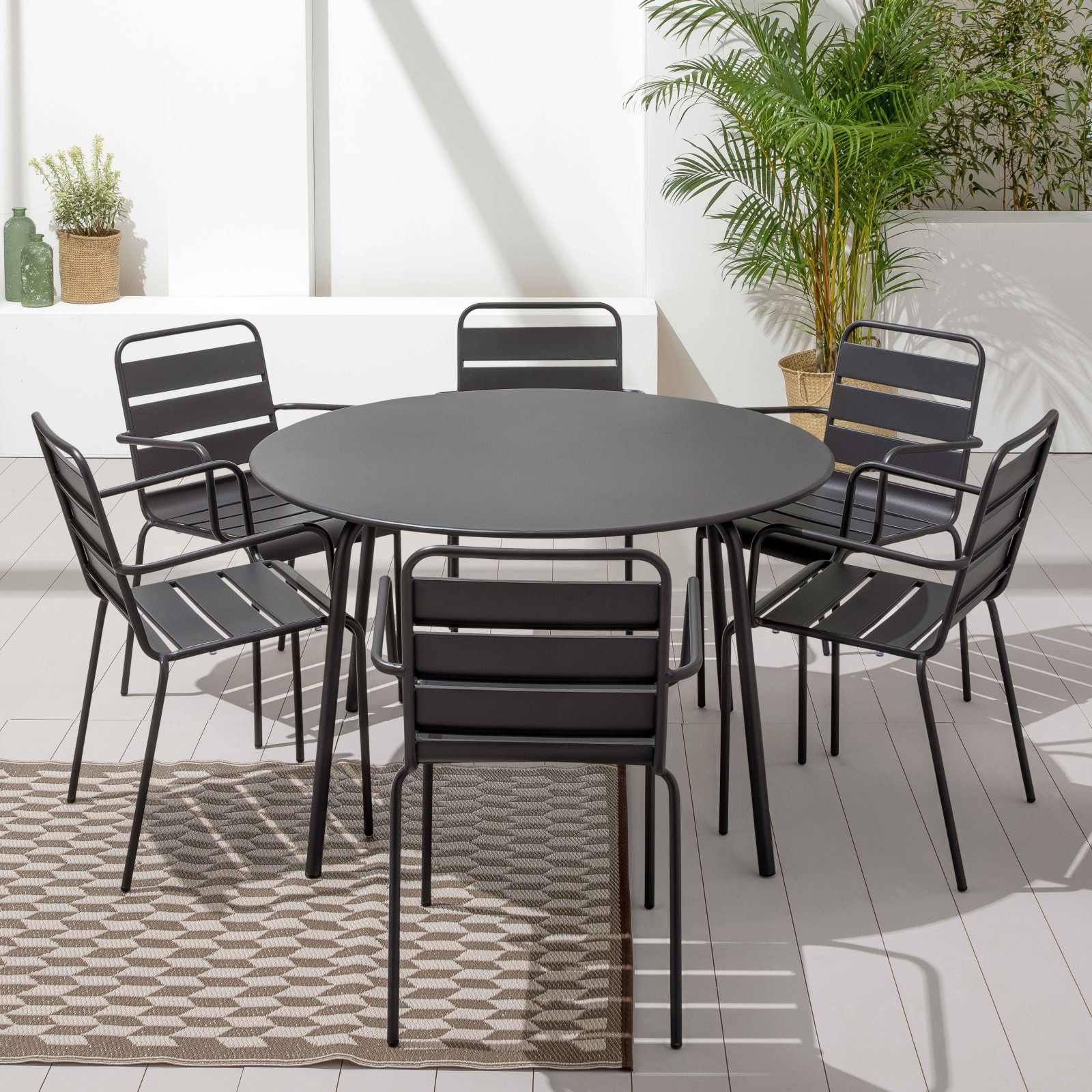 Table de jardin ronde et 6 chaises en métal robuste et design | Oviala